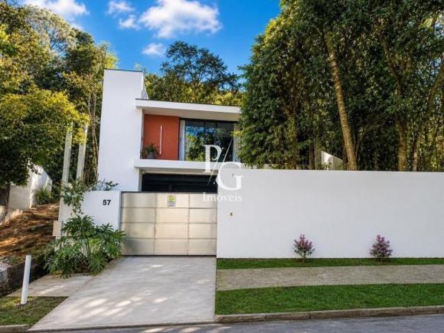 Casa de Alto Padrão 261,21m² com Elevador, Spa, 3 dormitórios, sendo 2 suítes no Barreirinha em Curi