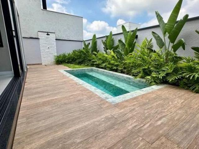 Casa de Alto Padrão | 3 Suítes + Mezanino | 220 m² | Piscina com Hidromassagem