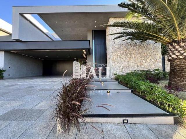 Casa de alto padrão – 3 suítes no Golden Park
