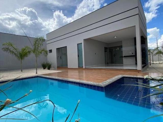 Casa de Alto Padrão 3 Suítes, sendo suíte master com closet no bairro Lirios do Campo Anápolis GO
