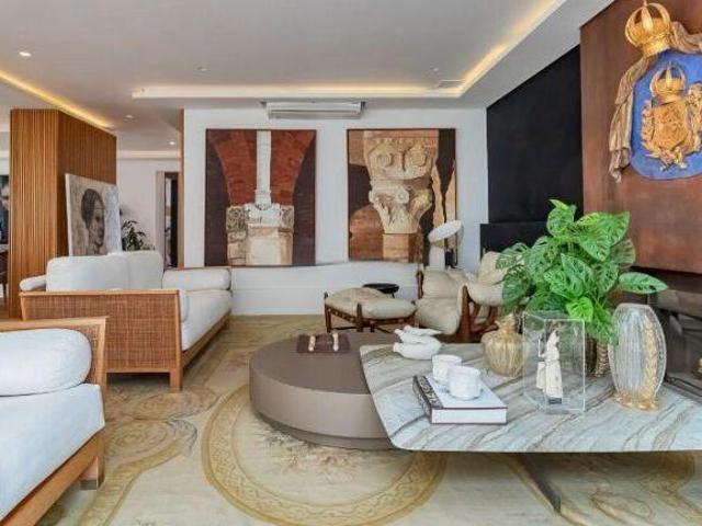 Casa de Alto Padrão | 657m² | 6 Dormitórios | 23 Vagas | Pacaembu