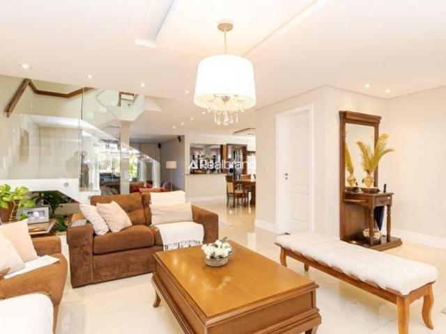 Casa de Alto Padrao com 6 Dormitorios em Santa Felicidade, Curitiba