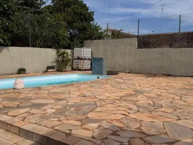 Casa de alto padrao com 3 dormitorios e piscina no Jardim do Prado, Aracatuba