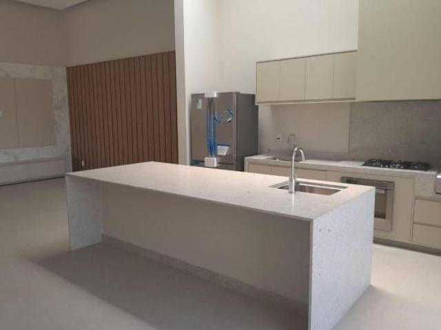 Casa de alto padrao com 3 suites e piscina em Aracatuba
