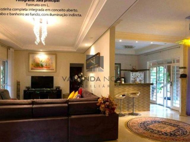 Casa de Alto Padrao com Jardim, Horta e Pomar