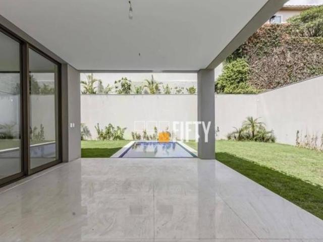 Casa de altíssimo padrão com 4 suítes e closets à venda, 640 m² por R$ 5.250.000 Morumbi São Pau