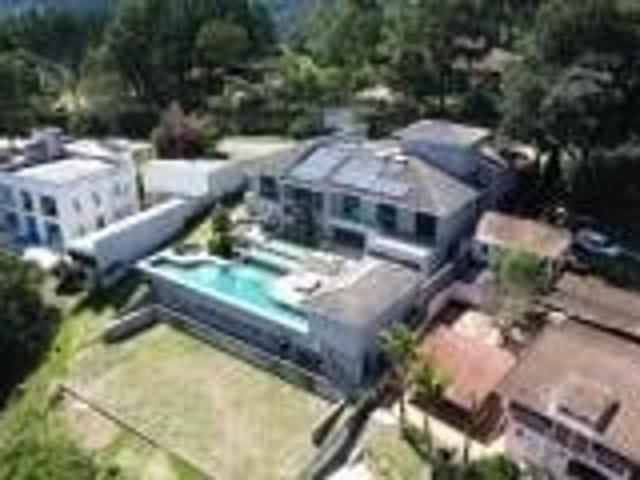 Casa de altíssimo padrão com 5 suítes em condomínio na Serra da Cantareira