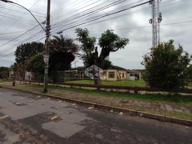 Casa de Alvenaria,2 dormitórios,banheiro social,living 2 ambientes,cozinha,garagem fechada