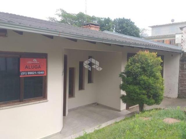 Casa de alvenaria com 3 dormitórios e amplo pátio no Bairro Bonfim