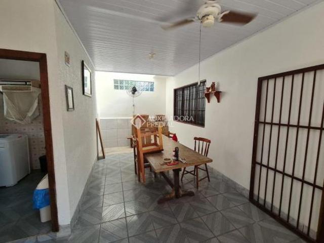 Casa de alvenaria em rua tranquila no Sarandi