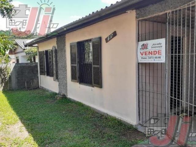 Casa de Alvenaria na rua Jardel Filho em Esteio. Terreno amplo com pátio na frente e fundos