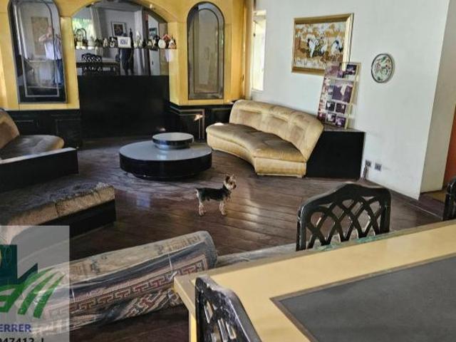 Casa de Arquitetura Autoral em Pinheiros, Assinada por Dela Mana