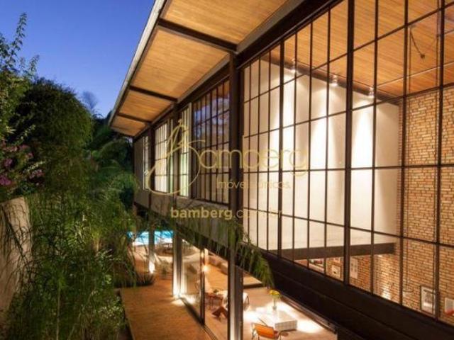 Casa de arquitetura contemporânea 900 m² terreno / 600m² construção, 3 suítes, área de lazer