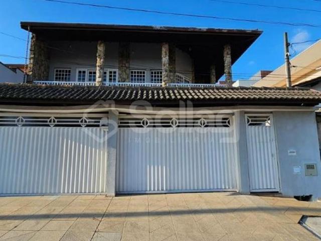 Casa de bairro em excelente localização, três dormitórios, quintal,área gourmet, edícula em Vinhedo