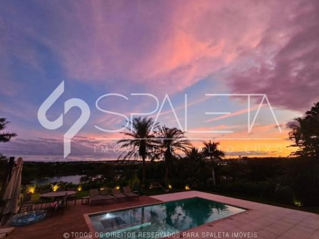 Casa de campo moderna, acabamento de alto nível, 5 suítes e vista para o lago à venda no Residencial