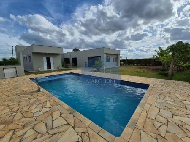 Casa de campo moderna + porteira fechada em condomínio fechado em Pinhalzinho!