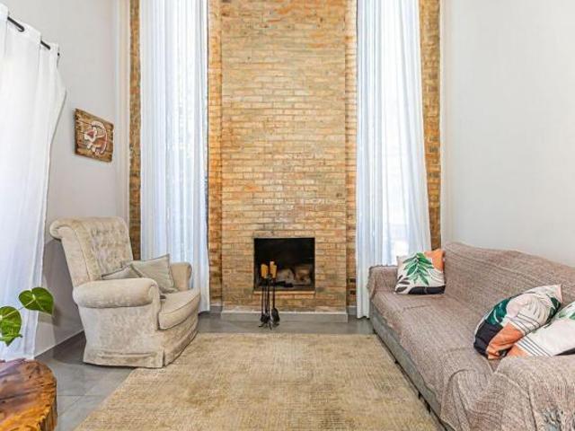 Casa de Campo na Cidade com 3 Quartos à venda, 200m² Pilarzinho