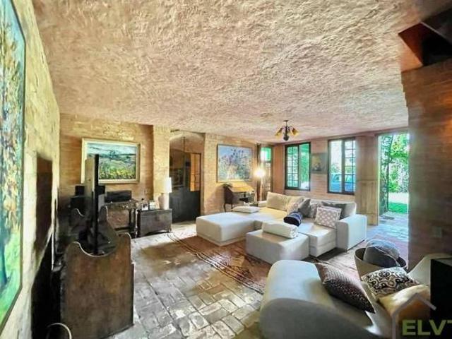 Casa de Campo na Granja Viana | 3 Quartos 1 Suíte, Piscina e Terreno de 3316m²
