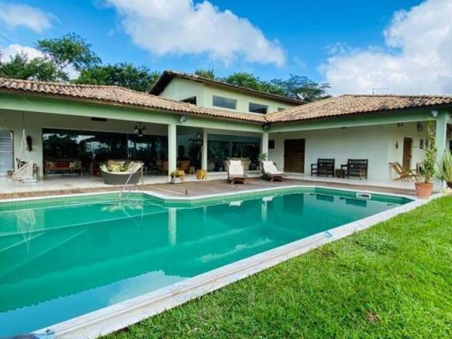 Casa de campo na represa
