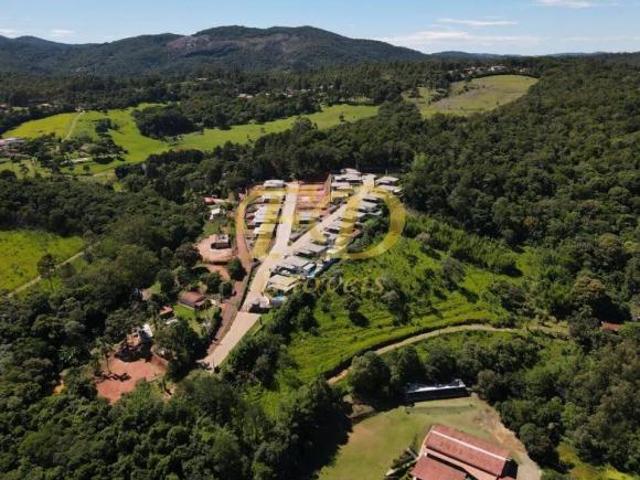 Casa de Campo c/ Piscina em Condomínio em Atibaia