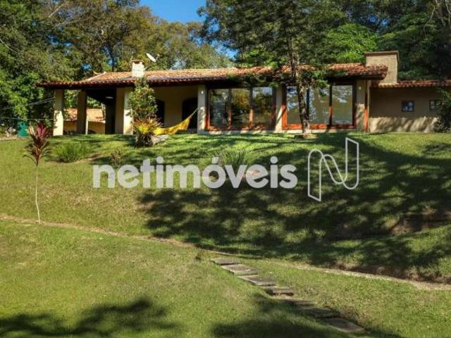 Casa de campo com ampla área verde, lazer completo