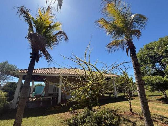 Casa de campo, com dois terrenos á venda, em condomínio fechado, as margens da represa