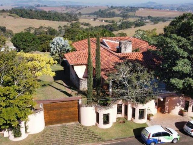 CASA DE CAMPO DE ALTO PADRÃO À VENDA – POUSO ALEGRE/MG