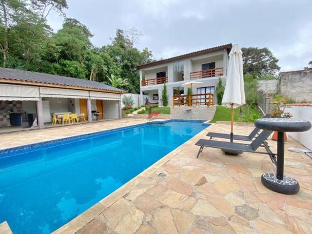 Casa de Campo de Alto Padrão em Condominio Fechado, antes do Centro de Ibiúna!