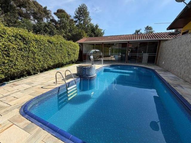 Casa de Campo em Clube com Piscina Privativa