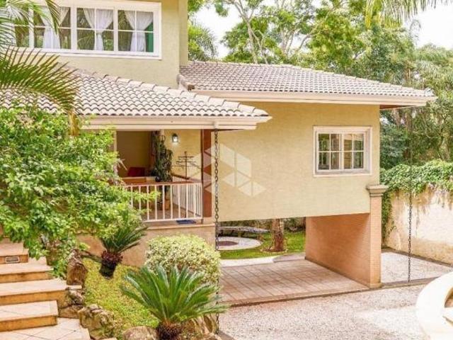 Casa de campo em condomínio com segurança 24h, com 650 metros quadrados, composta de quatro suítes c