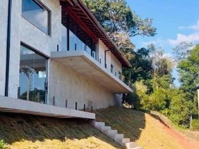 Casa de campo em condomínio de chácaras em Atibaia, com 04 suítes, piscina com hidro, área gourmet e