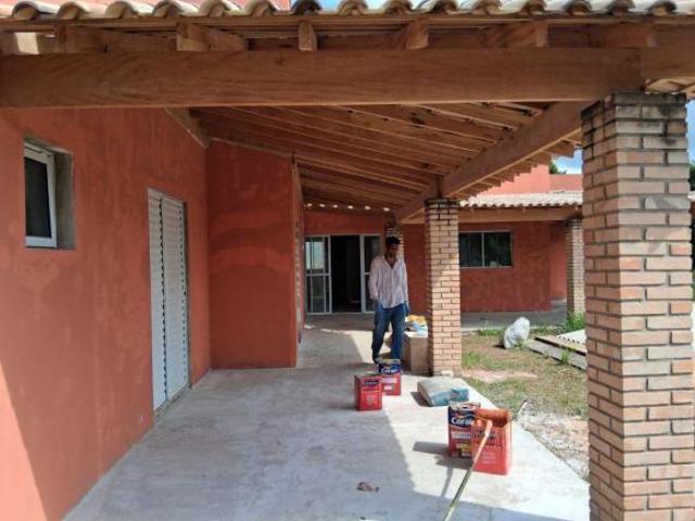 Casa de campo em condomínio fechado