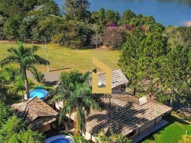Casa de campo em condomínio fechado | 330m² | 4 dormitórios | 2 suítes | 6 vagas | Piscina | Spa | M