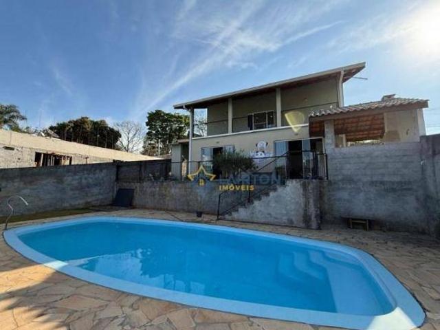 Casa de Campo em Condomínio Fechado à Venda em Atibaia com Vista para a Pedra Grande
