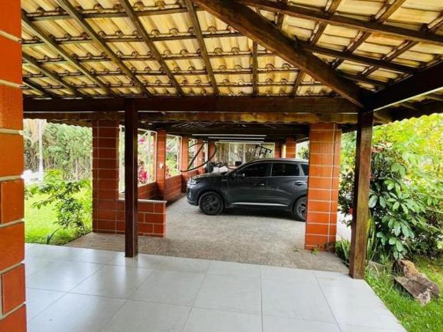 Casa de Campo Espetacular em Condomínio: 370m² de Conforto, 3 Suítes e Lazer de Resort em Terreno de