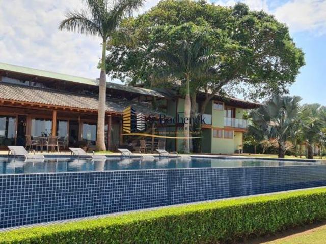 Casa de canto em condomínio fechado em Avaré com 11.295m2 de terreno