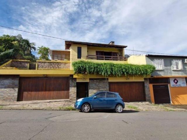 Casa de Cinema na Glória, com 500m² de área privada, 3 dormitórios, piscina, horta, lareira, elevado