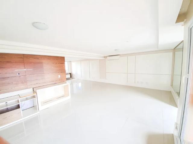 Casa de condomínio com 384m², com 3 quartos, 2 vagas Cristal Porto Alegre