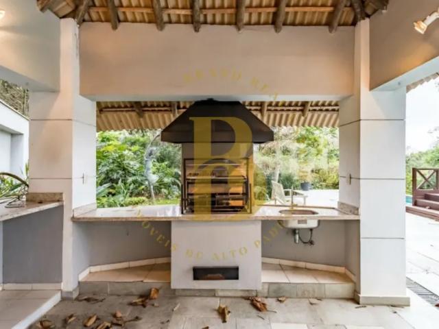Casa de condomínio com 800 m², 4 quartos sendo 4 suítes à venda no bairro Chácara Flora