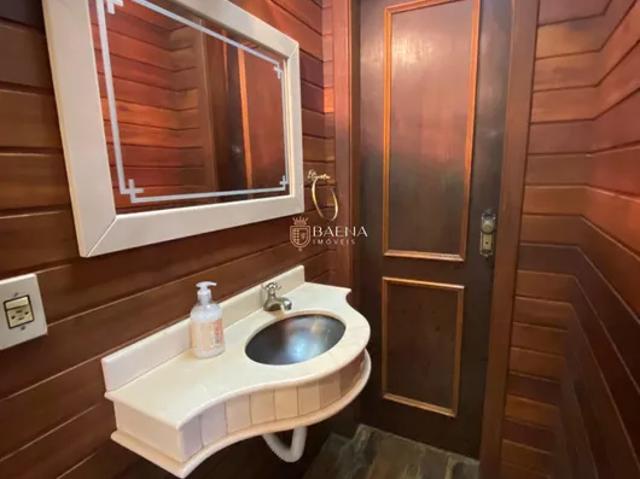 Casa de condomínio a venda, medindo 300 m² com 4 quartos sendo 1 suíte, piscina e churrasqueira