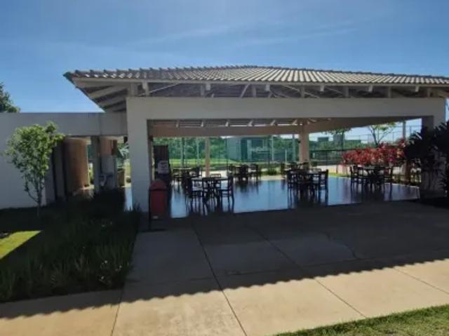 Casa de condomínio para venda tem 271 metros quadrados