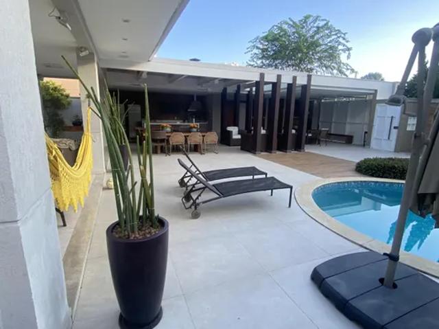Casa de condomínio para venda tem 500 m2 com 6 suites