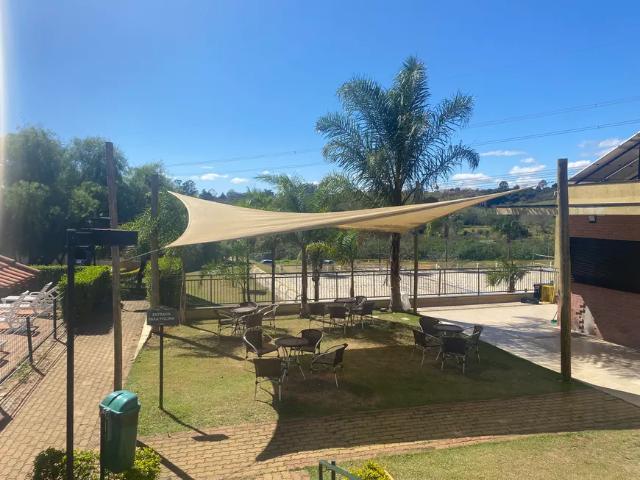 Casa de condomínio para venda possui 347 metros quadrados com 3 quartos