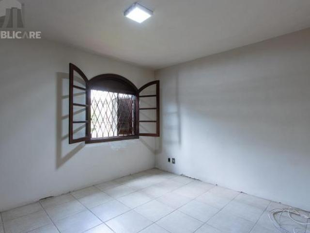 Casa de condomínio, 3 dormitórios, 1 suíte, 1 vaga coberta, no bairro Cristal