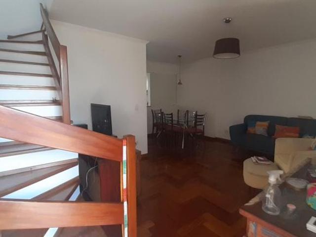 Casa de condomínio 3 dormitórios sendo 1 suíte 2 vagas miolo do Jardim Esther