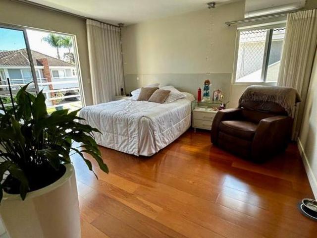Casa de condominio 246m2 4 quartos com piscina venda em santa Felicidade R$ 1970.000 estuda proposta