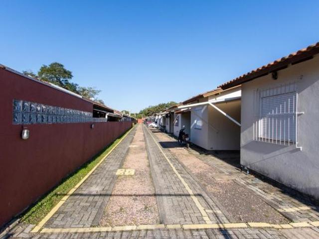 Casa de condomínio, 2 dormitórios, 1 banheiro e 1 vaga de garagem
