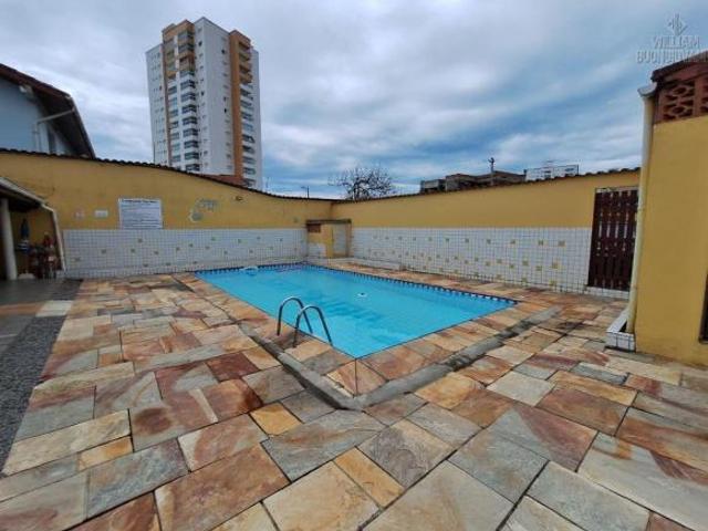 Casa de condomínio 2 dormitórios com piscina em Mongaguá