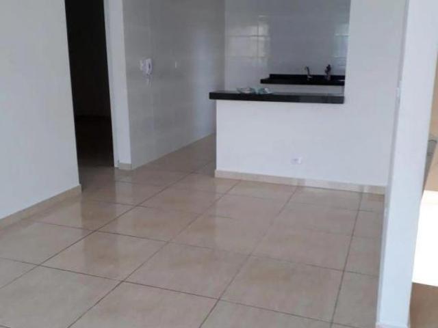Casa de condomínio, 2 dorms, 1 suíte, sacada, 1 vaga, aceita permuta