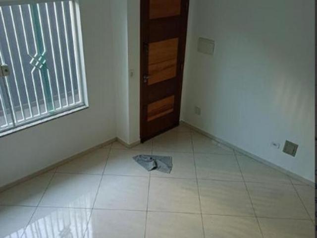 CASA DE CONDOMINIO 2 QUARTOS UMA SUITE COM 2 VAGAS